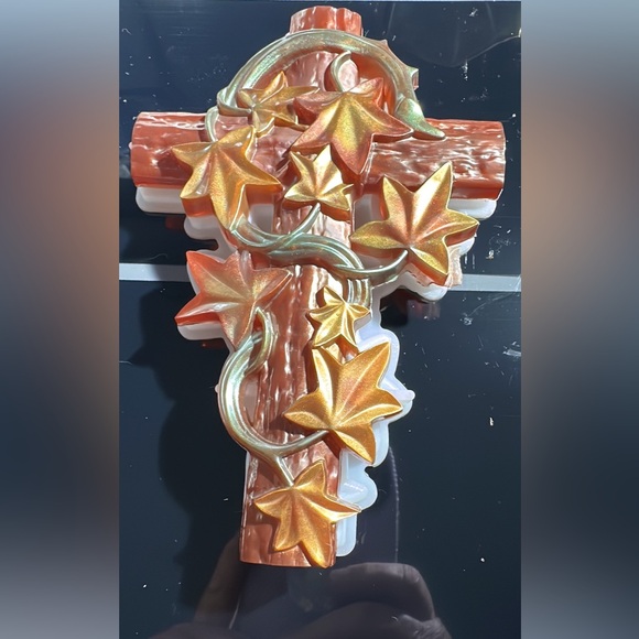 homemade | Wall Decor | Cross With Ivy Made Of Resin | Poshmark